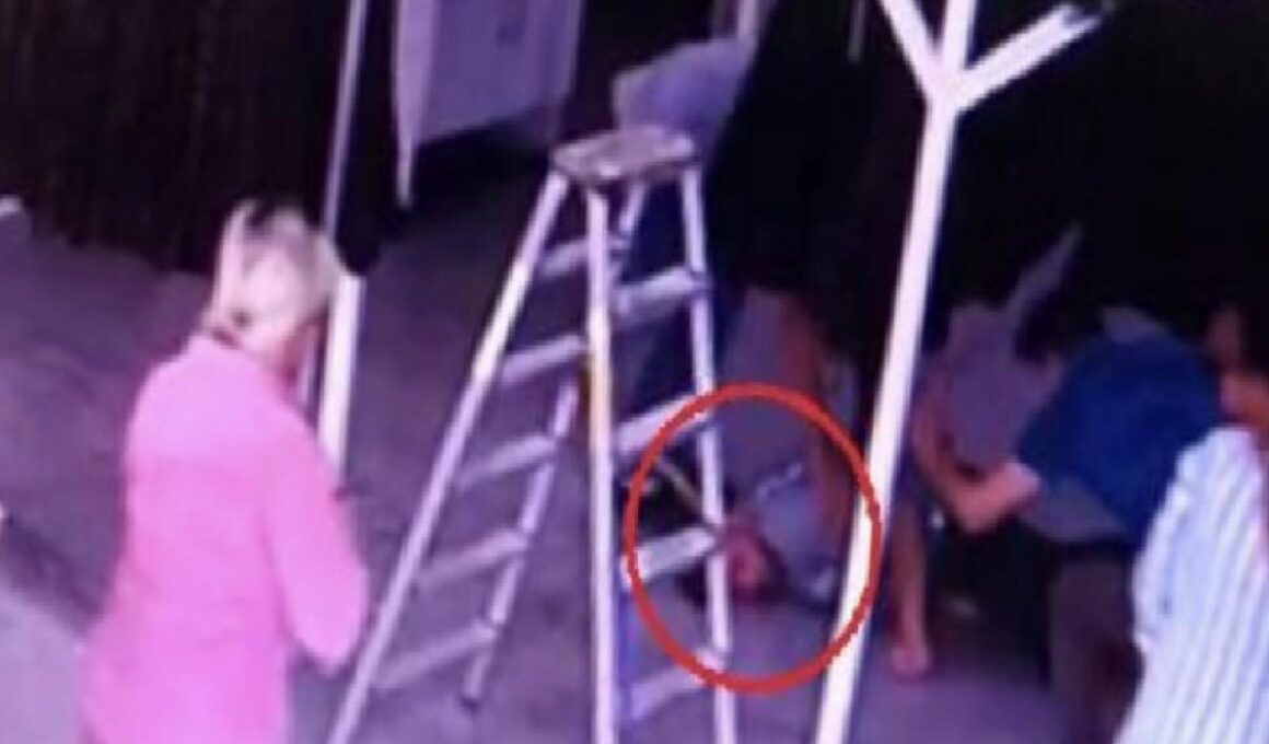 Mersin'de iş cinayeti: Demir askılıktan boynunun üstüne düşen Eren ...